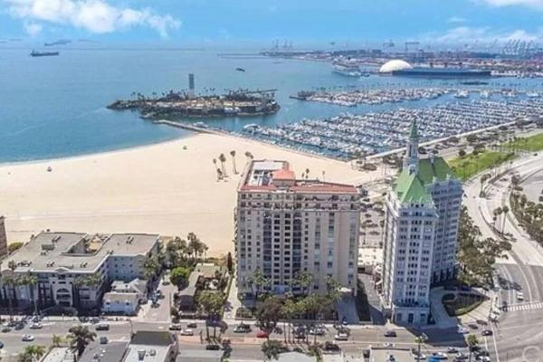 Oceanfront Lux Condo - Long Beach, CA