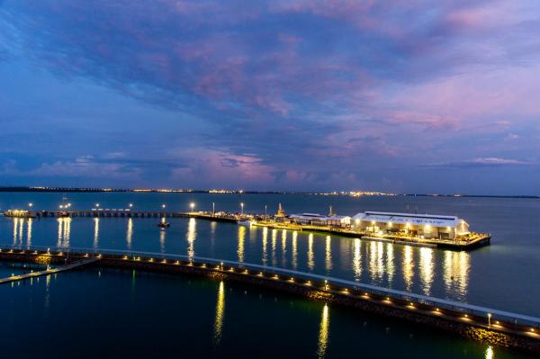 Absolute Waterfront - Tropical Sunrise Apartment Over The Water - Darwin