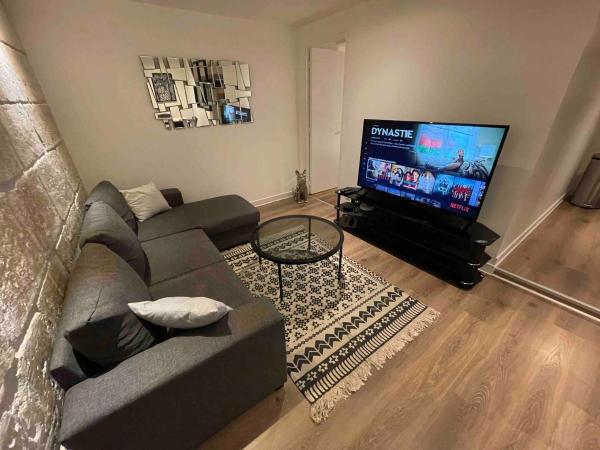 Le Black & White, Hyper Centre - Paisible- Wifi Hd- Netflix- Proche Gare -Ideal Couple Et Business - ibis Niort Marais Poitevin