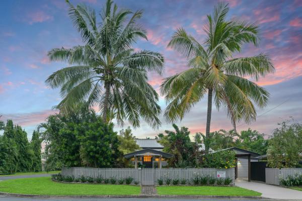 Sweet Creek Cottage, Palm Cove, 200m To Beach, Heated Pool, Pets - Cairns