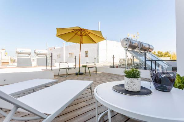 Precioso ÁTico De Diseño, Gran Terraza De 35 M2 Y De 16 M2 Y Garaje En Pleno Centro - Sevilla