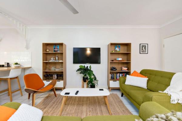 Tiki Dreams: Charming Cairns Retreat With Pool, Balcony & Easy Access To The City Center - Cairns