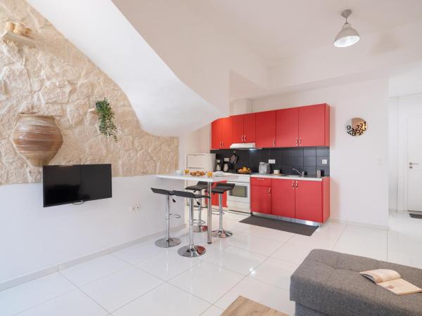 Cosy Palm House Near Heraklion's Airport - Крит