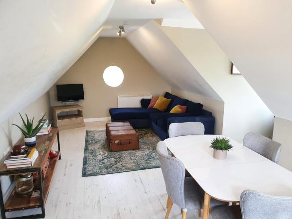 Beautiful 2 Bedroom Guest House With Private Pool In Lacock, Wiltshire - Chippenham