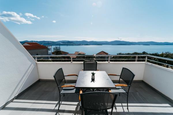 Apartment In Komarna With Balcony, Air Conditioning, Wifi, Washing Machine 4252-4 - Duba