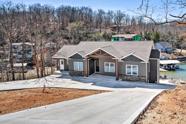 Dock And Fire Pit Lakefront Rocky Mount Home! - Lake Ozark, MO