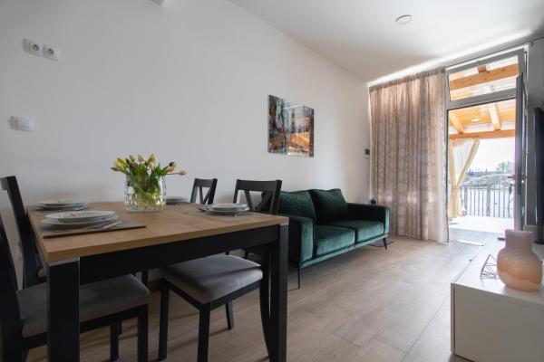 Apartment Laura Omiš - Omiš