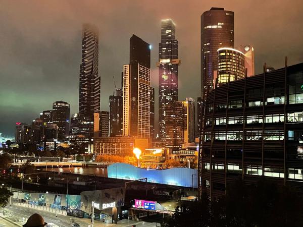 ‘Sunrise On Aura’ Apartment With Stunning Views. - Melbourne