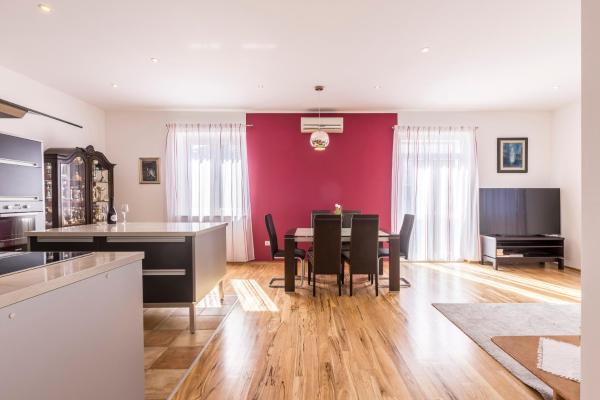 Ferula, 3 Bedroom Apartment Near Beach Bačvice - Split