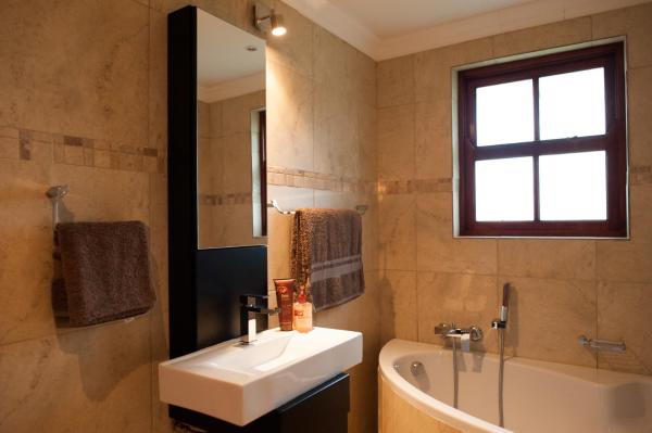 Strawberry Fields Country Manor Guest House - Midrand