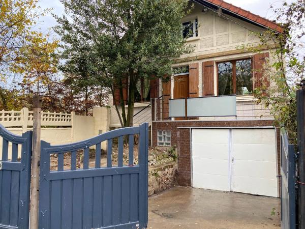 Maison Et Sa Dépendance Ss Voisinage Dans Les Vergers De Montmorency - Nanterre