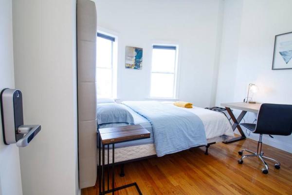 4br 1,5bh Sunny Apt In Roxbury - Boston, MA