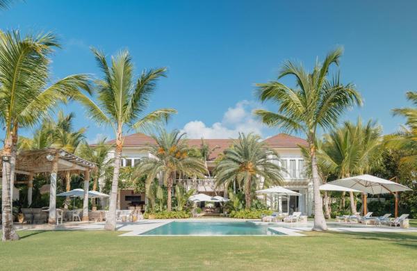 Unique Lake-front 10-bedroom Mansion In Most Luxurious Resort Of The Caribbean - Punta Cana