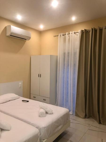 Bright, Big Room In The Center Of Skiathos - Skiathos