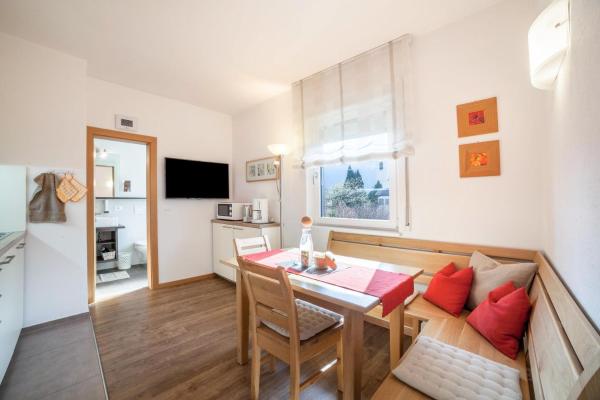 Schnitzer Ferienwohnung Hagebutte - Rabland