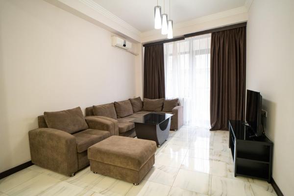 Two-bedroom Apartment W/balcony City Center, Mystreet Company - エレバン