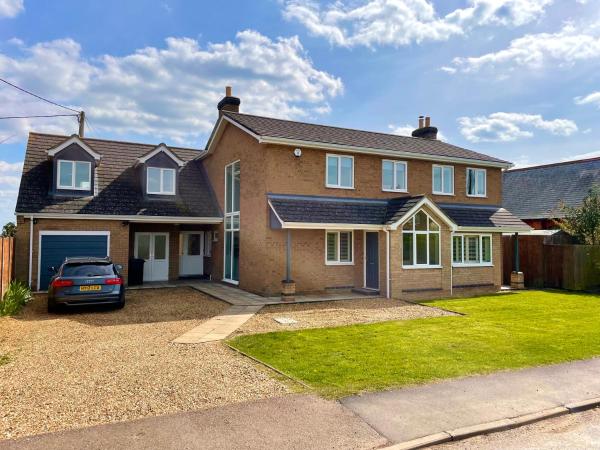 Executive Home With Plenty Of Room - Norfolk