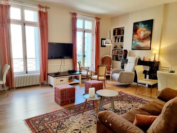 Face à L'hôtel De Ville Grand Et Lumineux Appartement - Angoulême