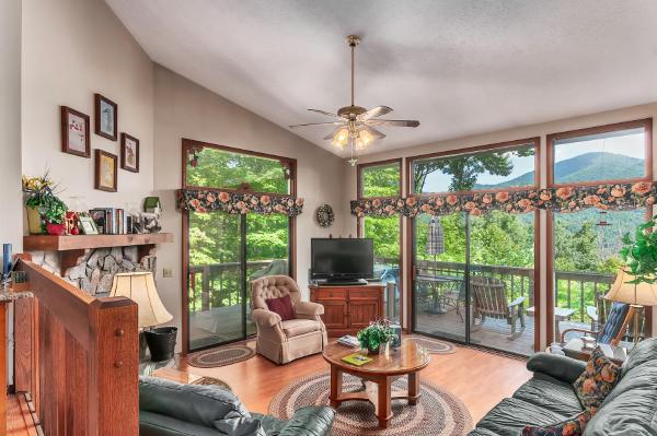 Bella Vista - Hot Tub And Pet Friendly - Maggie Valley, NC