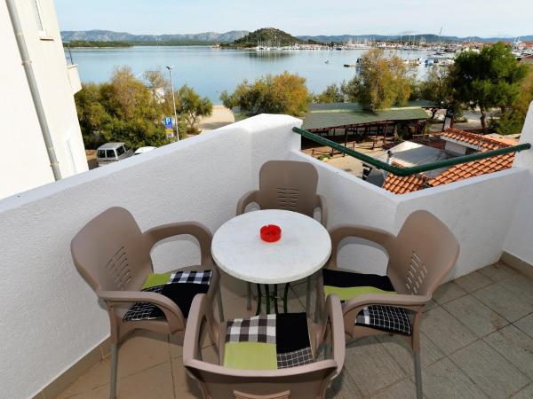 Apartments Helena - Murter