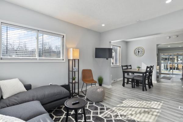 Entire Home Near Msu And Local Hospitals With Fast Wi-fi & Dedicated Office - Lansing, MI