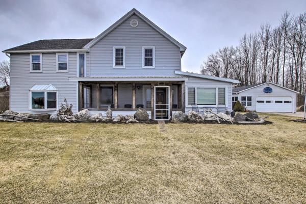 Spacious Sheboygan Home With Grill And Fire Pit! - Sheboygan, WI