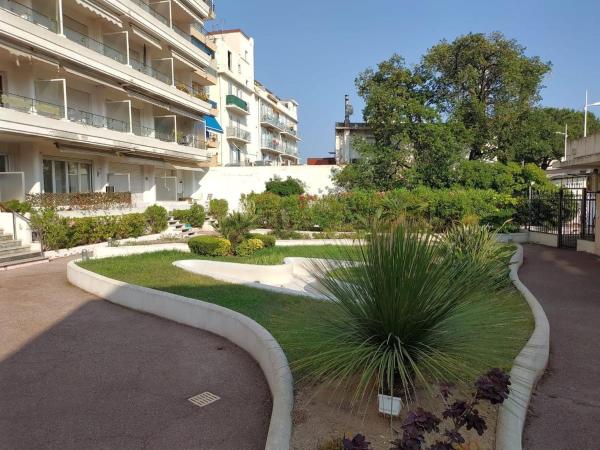 Flat In Juan - Juan-les-Pins