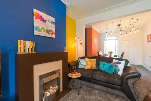 3 Bedroom Adom Home 4 Beds- 5 Mins To Hull Stadium- Close City Centre - 킹스턴어폰헐