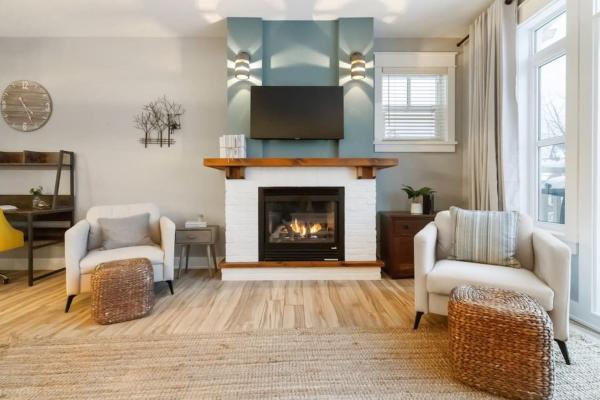 Contemporary Chalet Steps To Blue Mountain Village - Thornbury