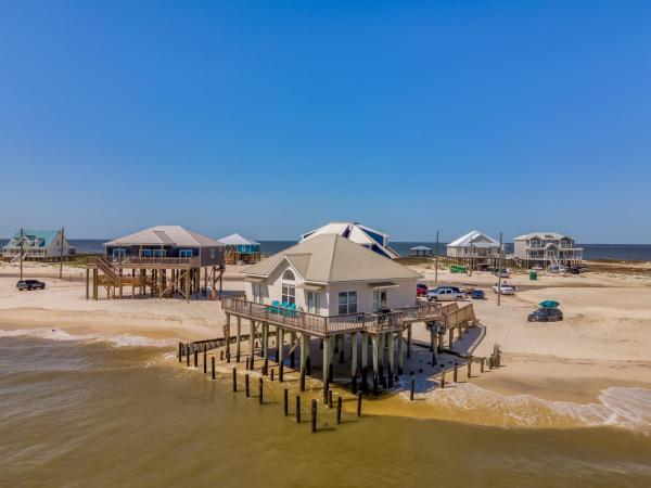 Villa Delphinus - Beachfront! And Pet Friendly! Feel The Ocean Breezed And Hear The Waves Lapping Right At Your Doorstep! Home - Dauphin Island, AL