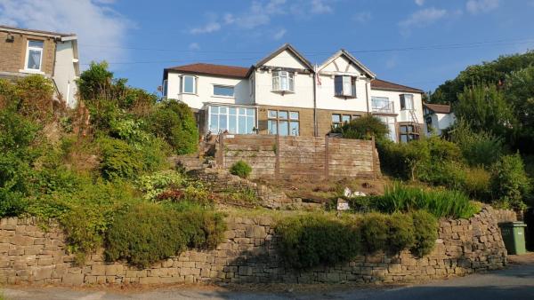 Alma Cliffe Guest House - West Yorkshire