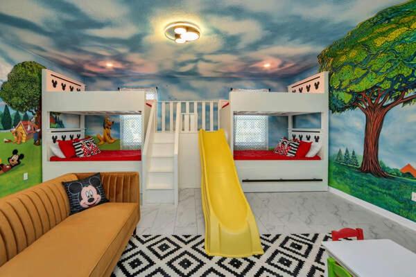 Disney Decorated Home 8min Disneyworld Pool/spa Sleeps 22 - Kissimmee