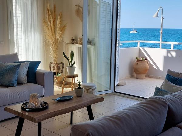 Amazing Beachfront Apartment In Hersonissos - Koutouloufari