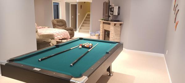 Mountain Calm & Private Ensuite Hosted By Maureen - Calgary