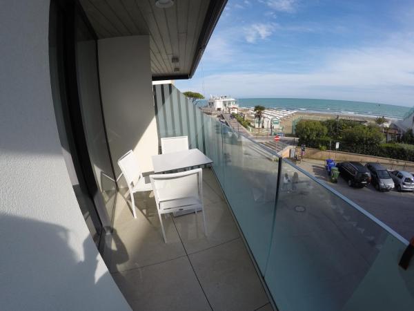 Suite Serenissima Bilocale Con Terrazzo Frontemare - Agenzia Cocal - Caorle