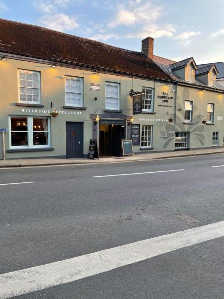 The Fountain Inn & Riverside Restaurant - Dartmoor Forest