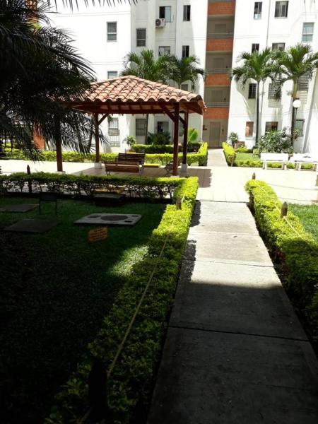 Habitación Excelente Ubicación Sur Y Servicio De Parqueadero - Cali