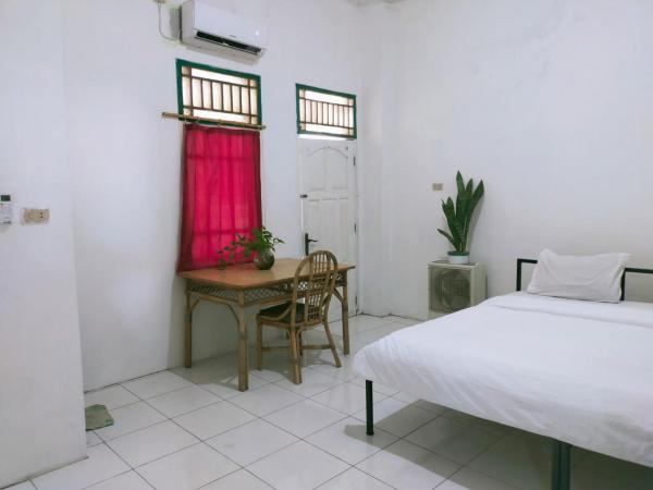 Ombai Guest House 27 Syariah Mitra Reddoorz - Palembang