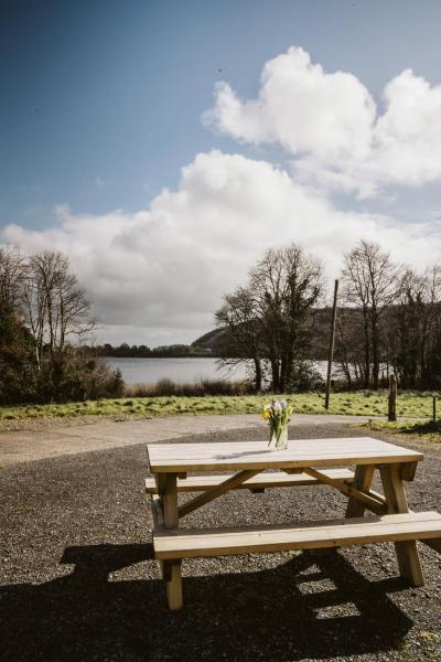 Ashley's Lodge - Luxury Rural Lake Shore Property - Enniskillen