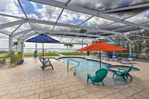 Luxe Waterfront Home With Pool And Dock In Cape Coral - Cape Coral, FL