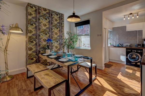 *New* Chester Canal Side 2 Bed Character Home - Chester