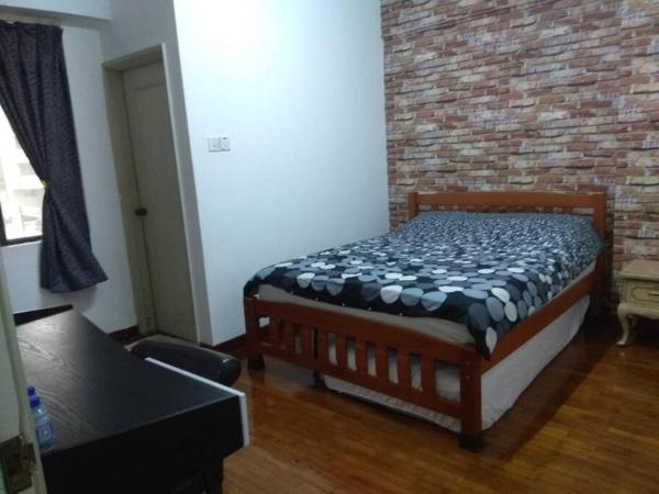 3rooms 10pax Mc 5 Star Hotel Sofa&bed Mrt Mcd Axiata - Seri Kembangan