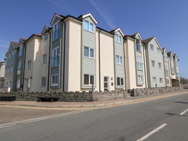 Maelog, 14 Tides Reach - Rhosneigr