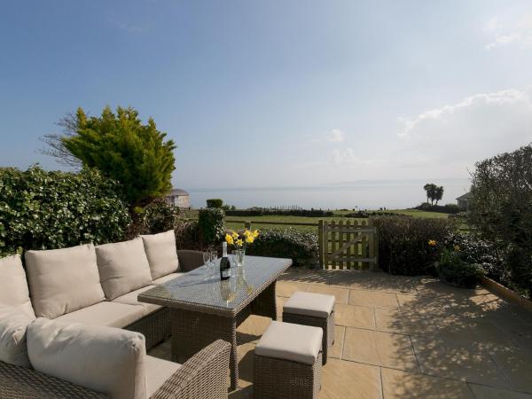 Cosy 3 Bedroom Cottage With Stunning Sea View - North Wales