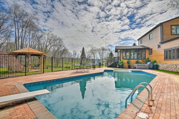 Lovely Highland Home With Pool And Hot Tub! - Poughkeepsie, NY
