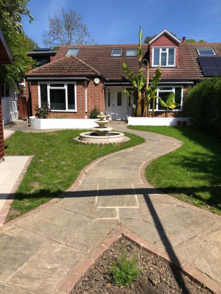 Self Contained Ensuite Double Bedroom With Own Entrance Free Off Street Parking - Epsom