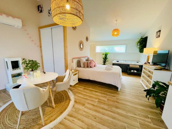 Les Jardins Du Castelas - Domaine Et Spas - Pont-Saint-Esprit