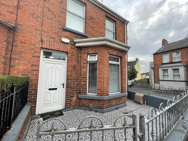 The Corner House. Derry City. 3 Bed, Sleeps 6. - Derry