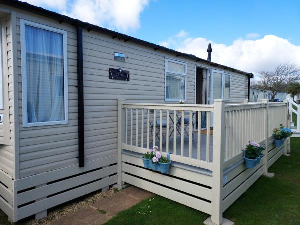 Shorefield Country Park Self-catering Holiday Home - New Milton