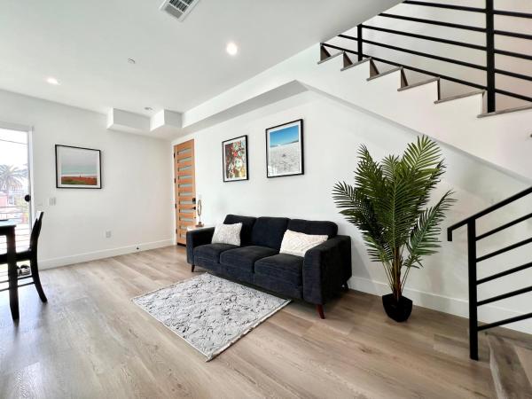 Exclusive Artist Gallery Home - Central La Location - Hollywood, CA